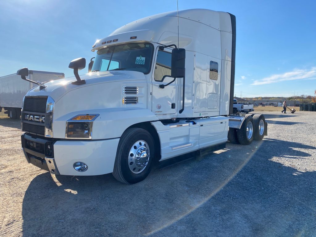 2020 Mack Anthem LM013323 574K mi. - Old River