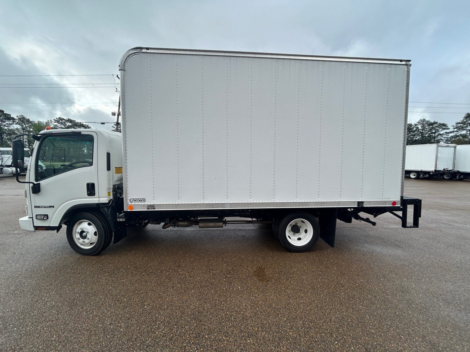 16' Box Truck - 2024 ISUZU NPR HD + 6.6L V8 GAS BURNER + LYNCOACH 16 ...
