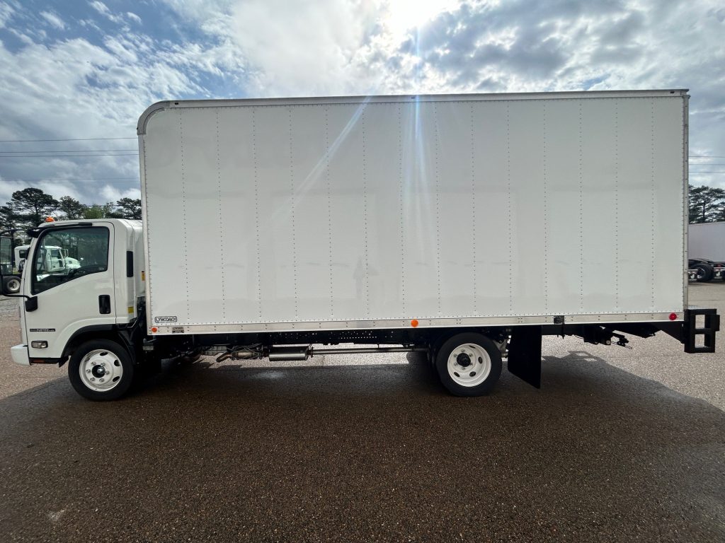 20' Box truck - 2024 ISUZU NPR HD + 6.6L V8 GAS BURNER + LYNCOACH 16 ...