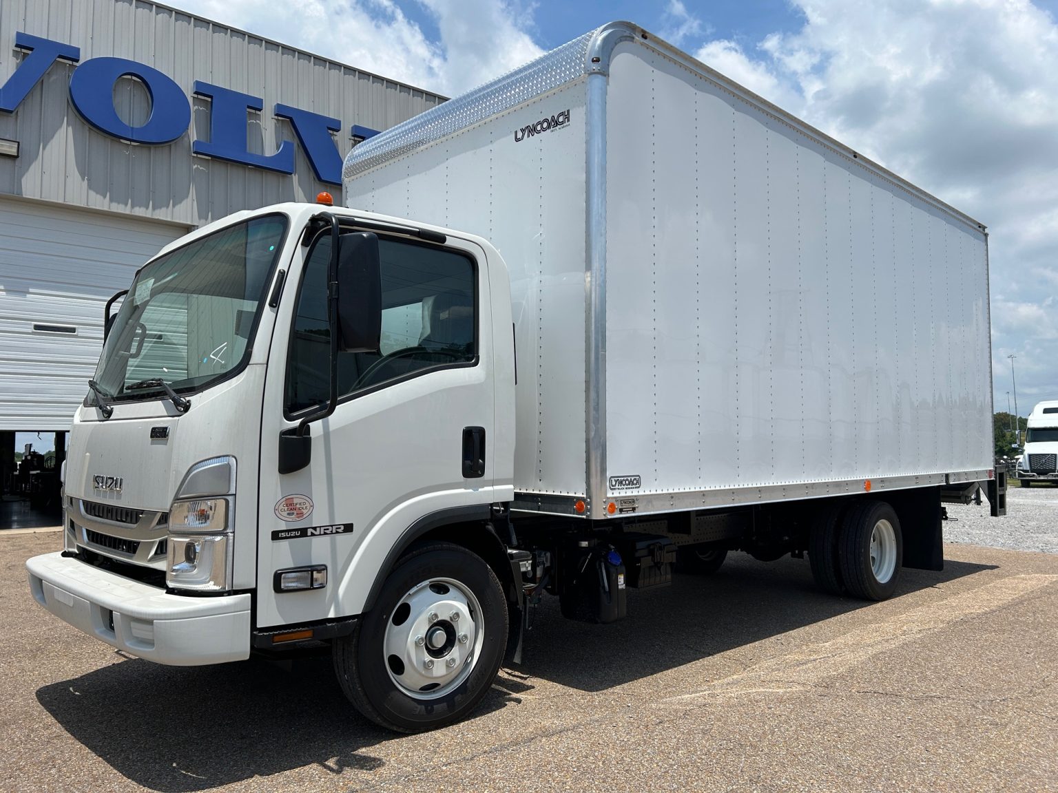 20' Box truck - 2024 ISUZU NRR + LYNCOACH 20’X96″X96″ DRY VAN – 2500 ...