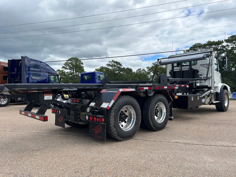 2025 Volvo VHD64B300 SN664572+ Pac-Mac 60K Roll-Off - Old River