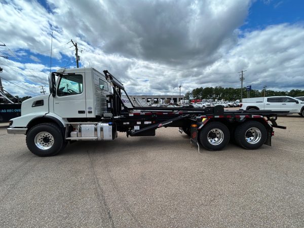 2025 Volvo VHD64B300 SN682603 + Pac-Mac 60K Roll-Off - Old River