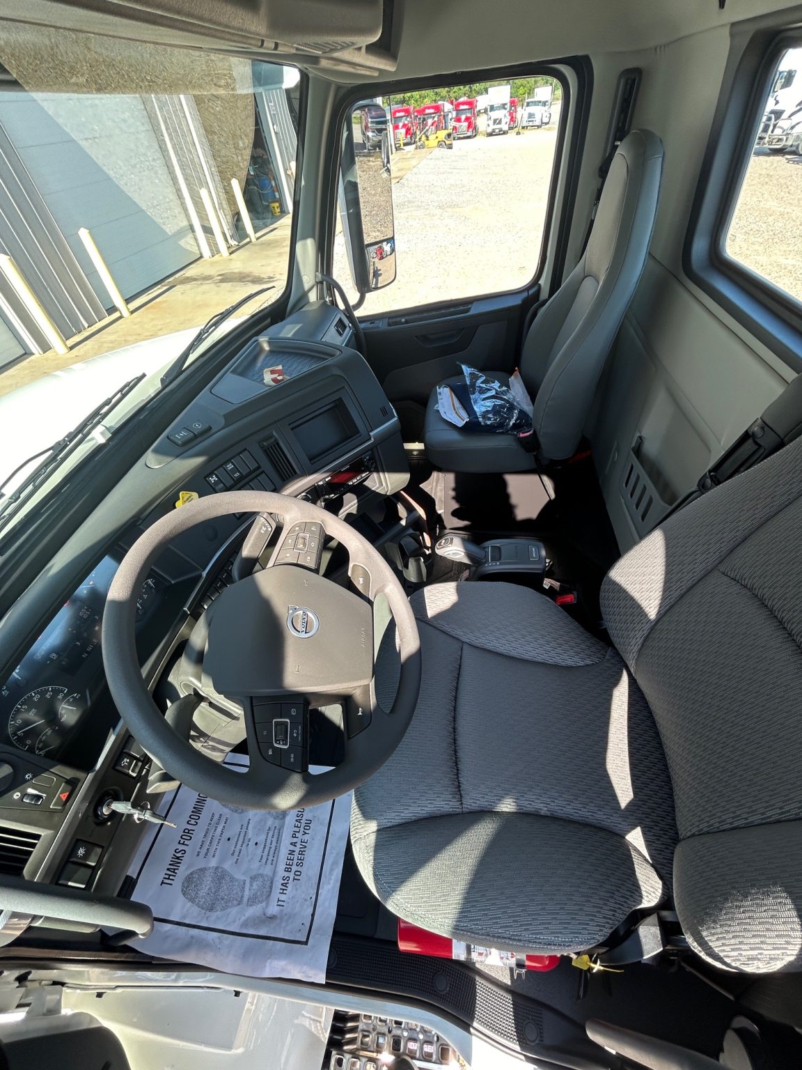 2025 Volvo VHD64B300 SN682603 + Pac-Mac 60K Roll-Off - Old River