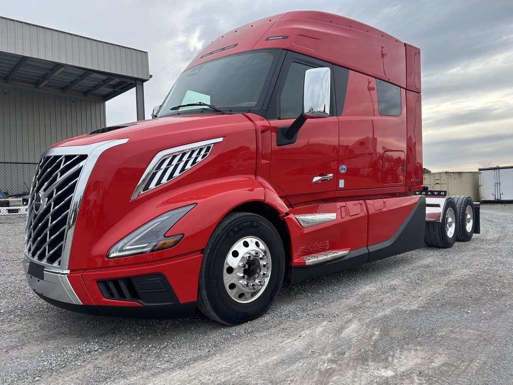 2025 VOLVO VNL 840 ULTIMATE SN692932 - Old River