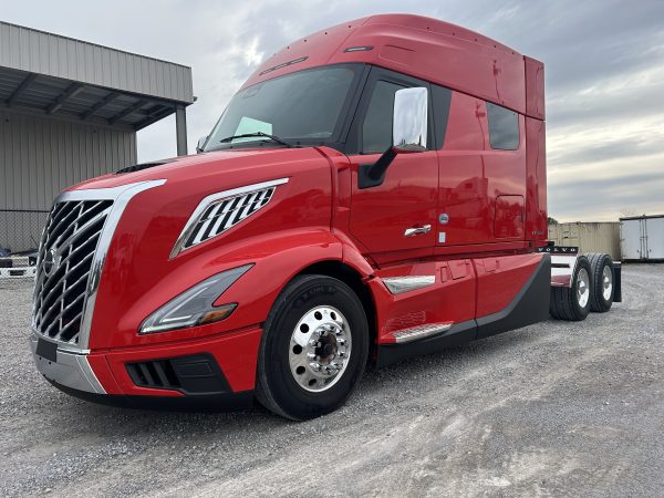 2025 VOLVO VNL 840 ULTIMATE SN692932 - Old River