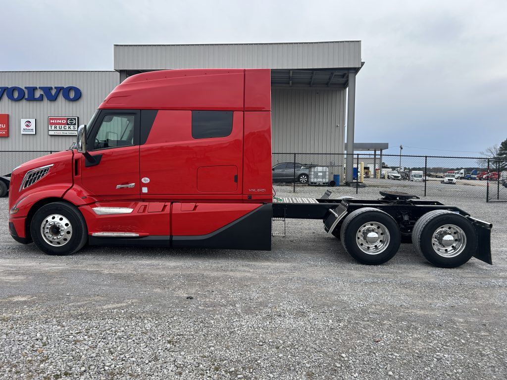 2025 VOLVO VNL 840 ULTIMATE SN692932 - Old River