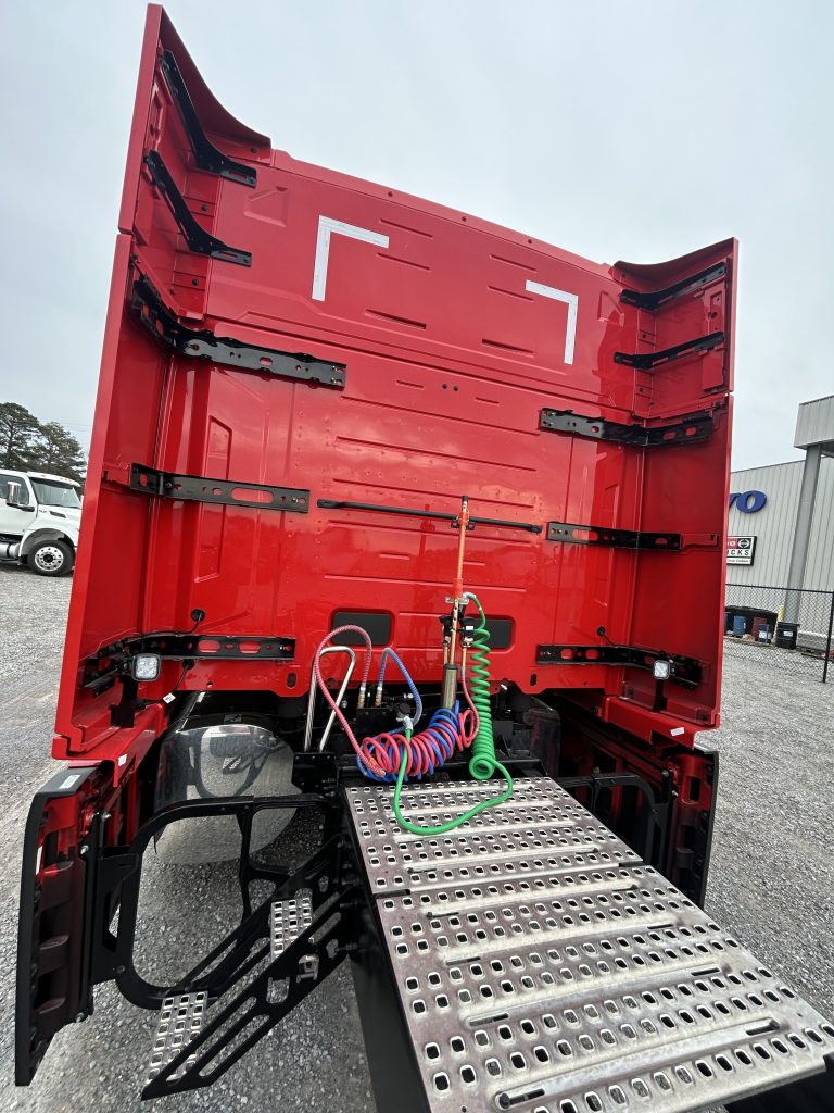 2025 VOLVO VNL 840 ULTIMATE SN692932 - Old River