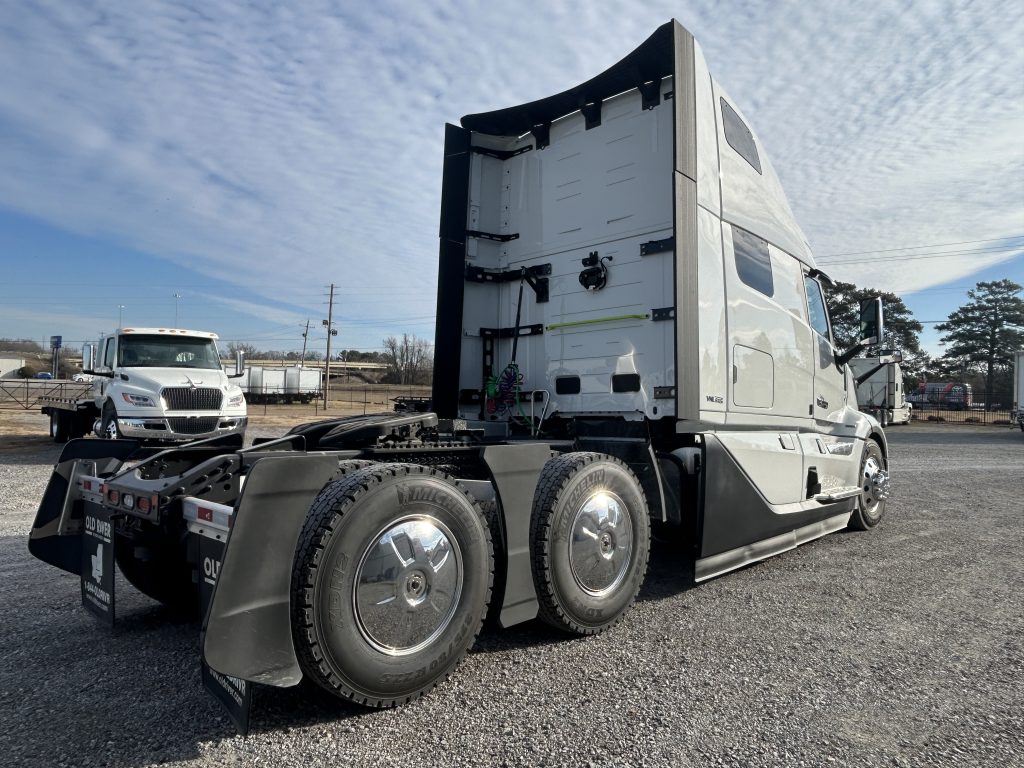 2025 Volvo VNL 860 Ultimate SN664264 - Old River