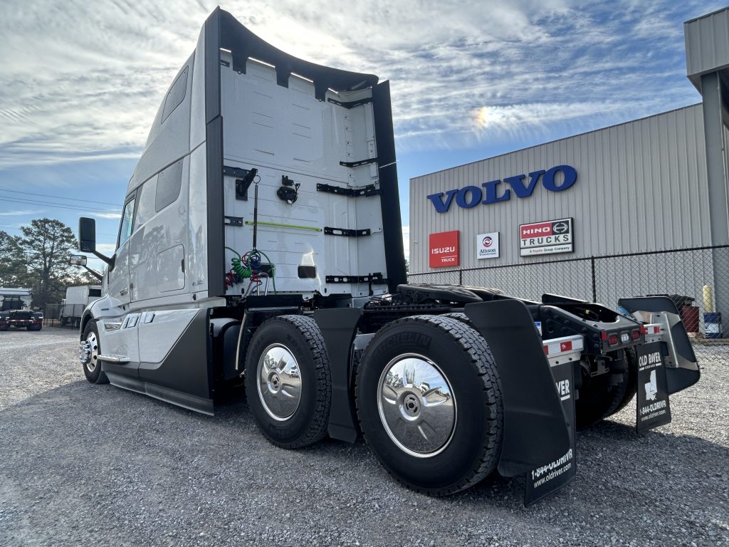 2025 Volvo VNL 860 Ultimate SN664264 - Old River