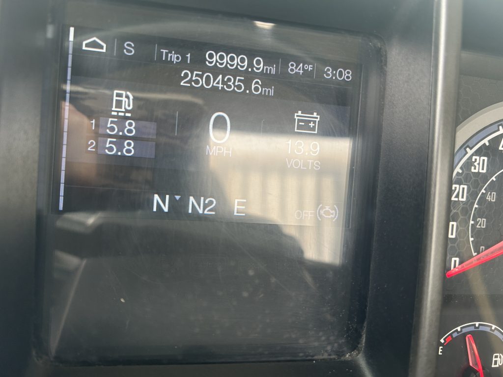 2019 Mack Pinnacle KM003948 250K mi. Dual line wet kit installed - Old ...