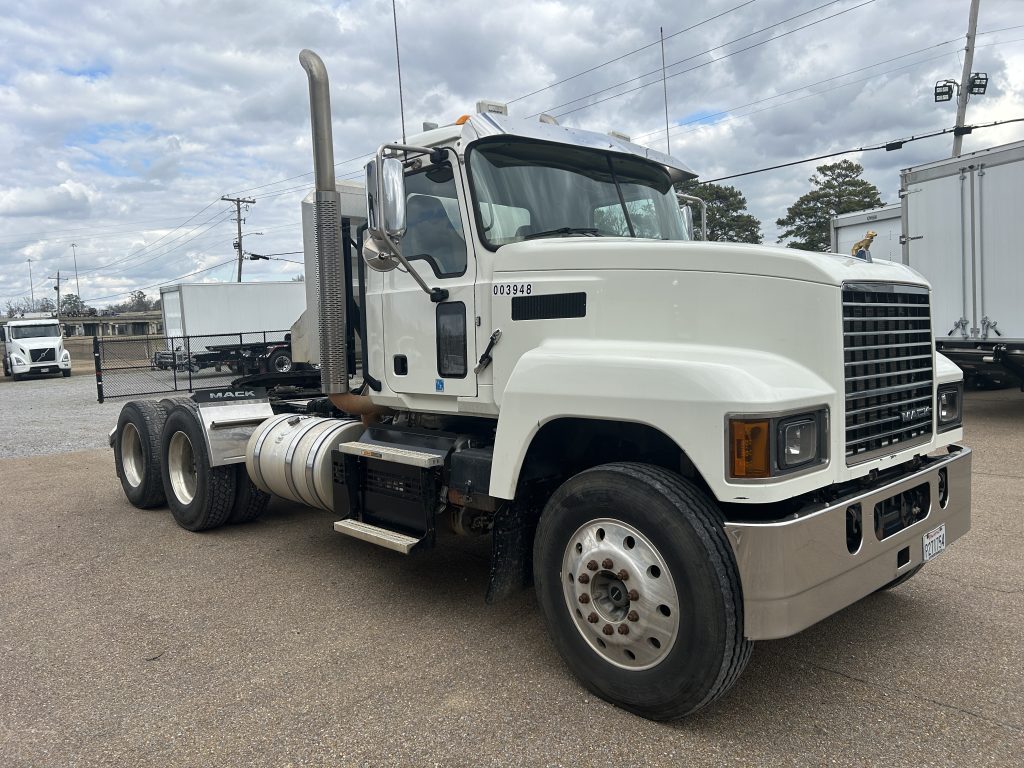 2019 Mack Pinnacle KM003948 250K mi. Dual line wet kit installed - Old ...