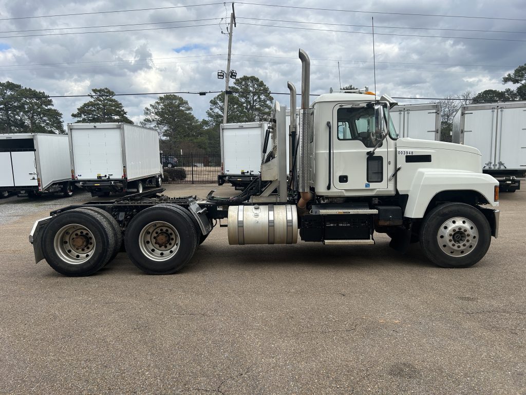 2019 Mack Pinnacle KM003948 250K mi. Dual line wet kit installed - Old ...