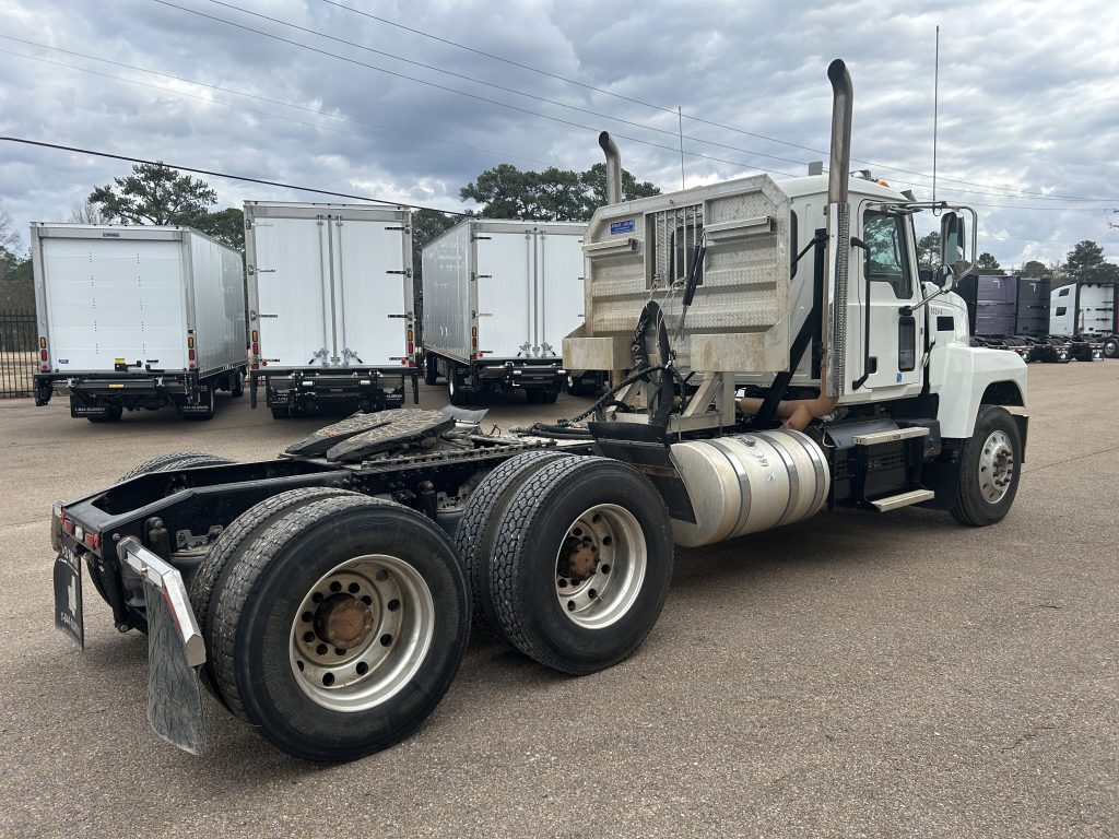 2019 Mack Pinnacle KM003948 250K mi. Dual line wet kit installed - Old ...