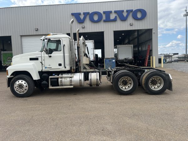 2019 Mack Pinnacle KM003948 250K mi. Dual line wet kit installed - Old ...