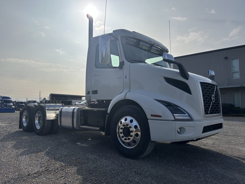 2026 Volvo VNR 300 Day Cabs - Fleet of 5 Available - Old River