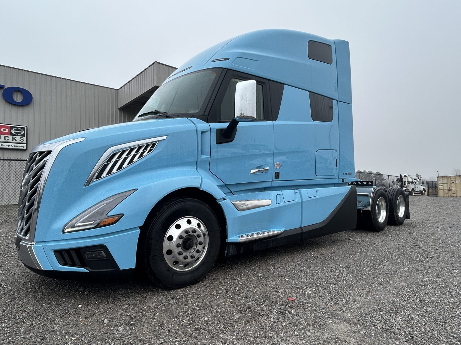 2025 Volvo VNL 860 Ultimate SN689512 - Old River