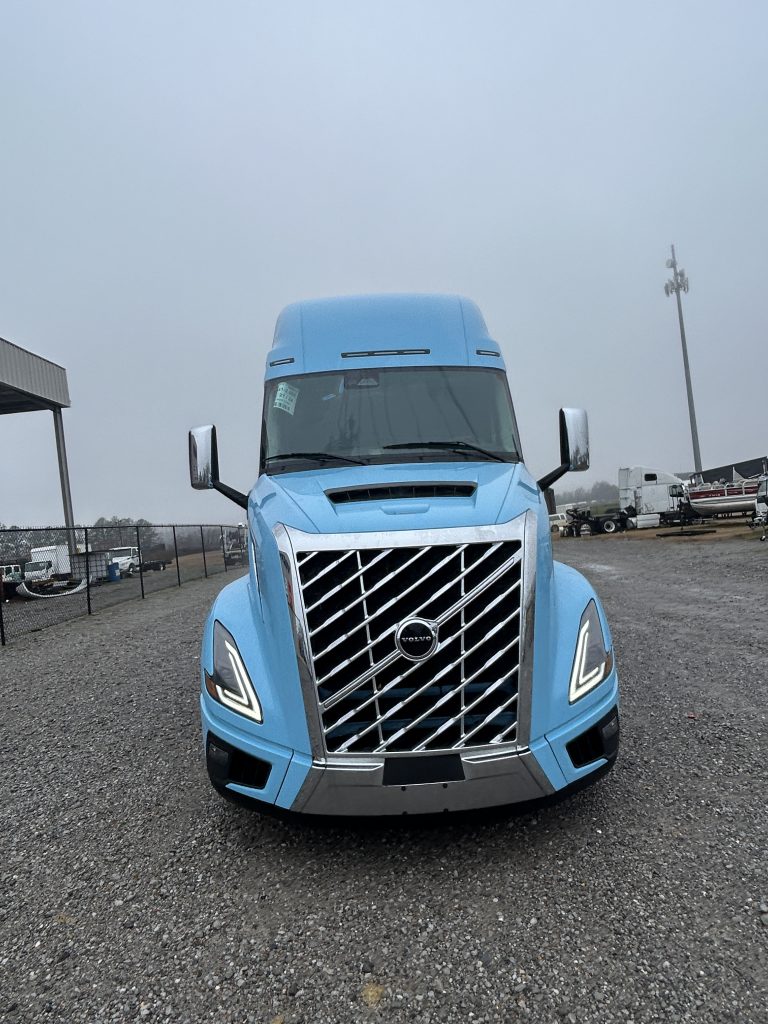 2025 Volvo VNL 860 Ultimate SN689512 - Old River