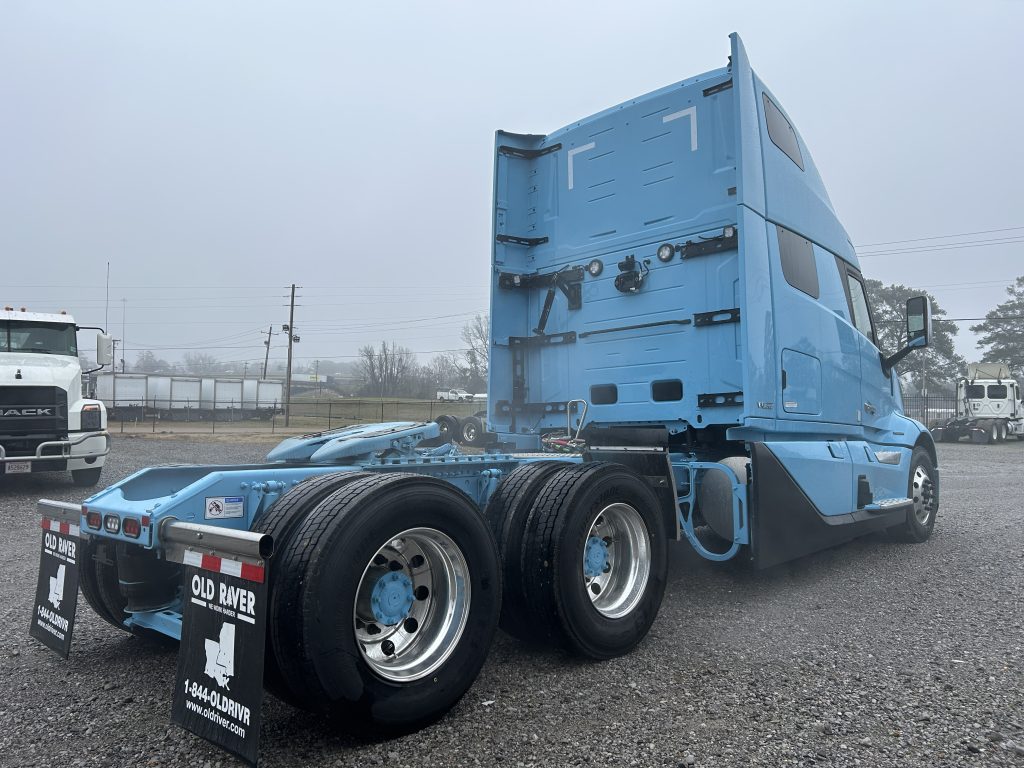 2025 Volvo VNL 860 Ultimate SN689512 - Old River