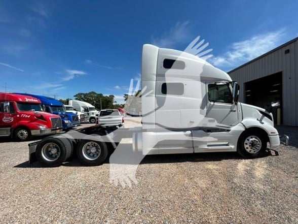 2021 VOLVO VNL64T760 - Old River